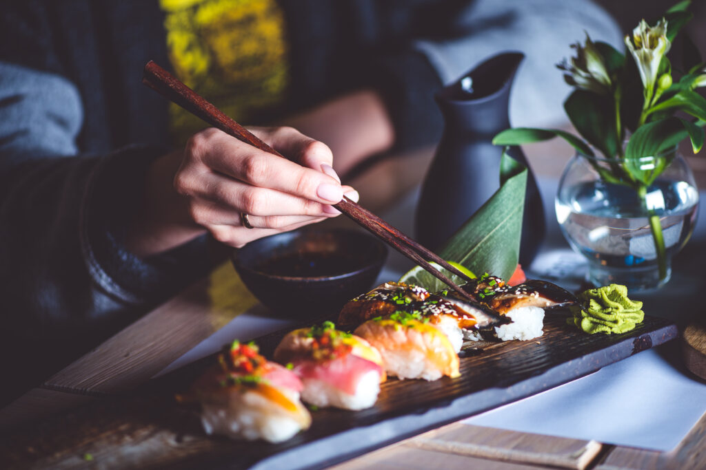 Exploring Alternative Plating Materials In The Culinary Industry